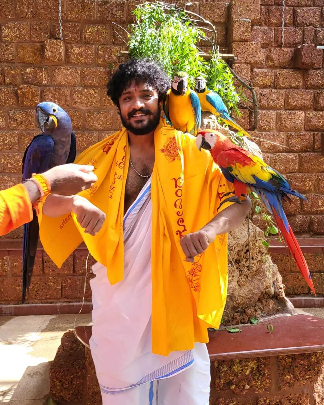 ವಸಿಷ್ಠ ಸಿಂಹ Photos & Images # 13054 - Filmibeat Kannada