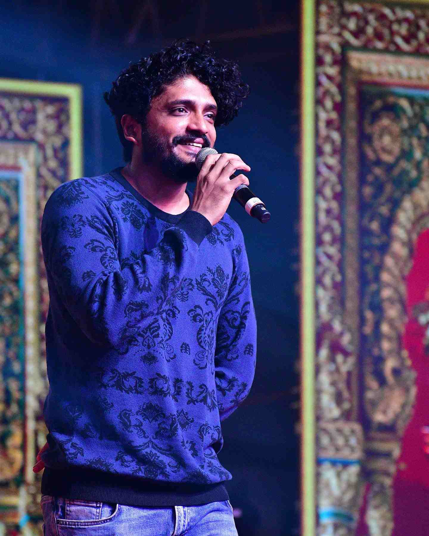 ವಸಿಷ್ಠ ಸಿಂಹ Photos & Images # 13054 - Filmibeat Kannada