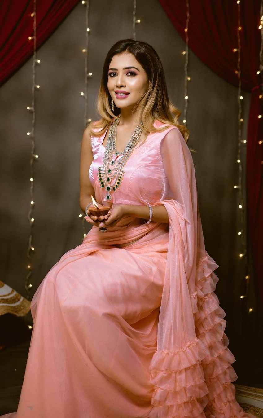 ಪ್ರಿಯಾ ವಾರಿಯರ್ Photos & Images # 14194 - Filmibeat Kannada