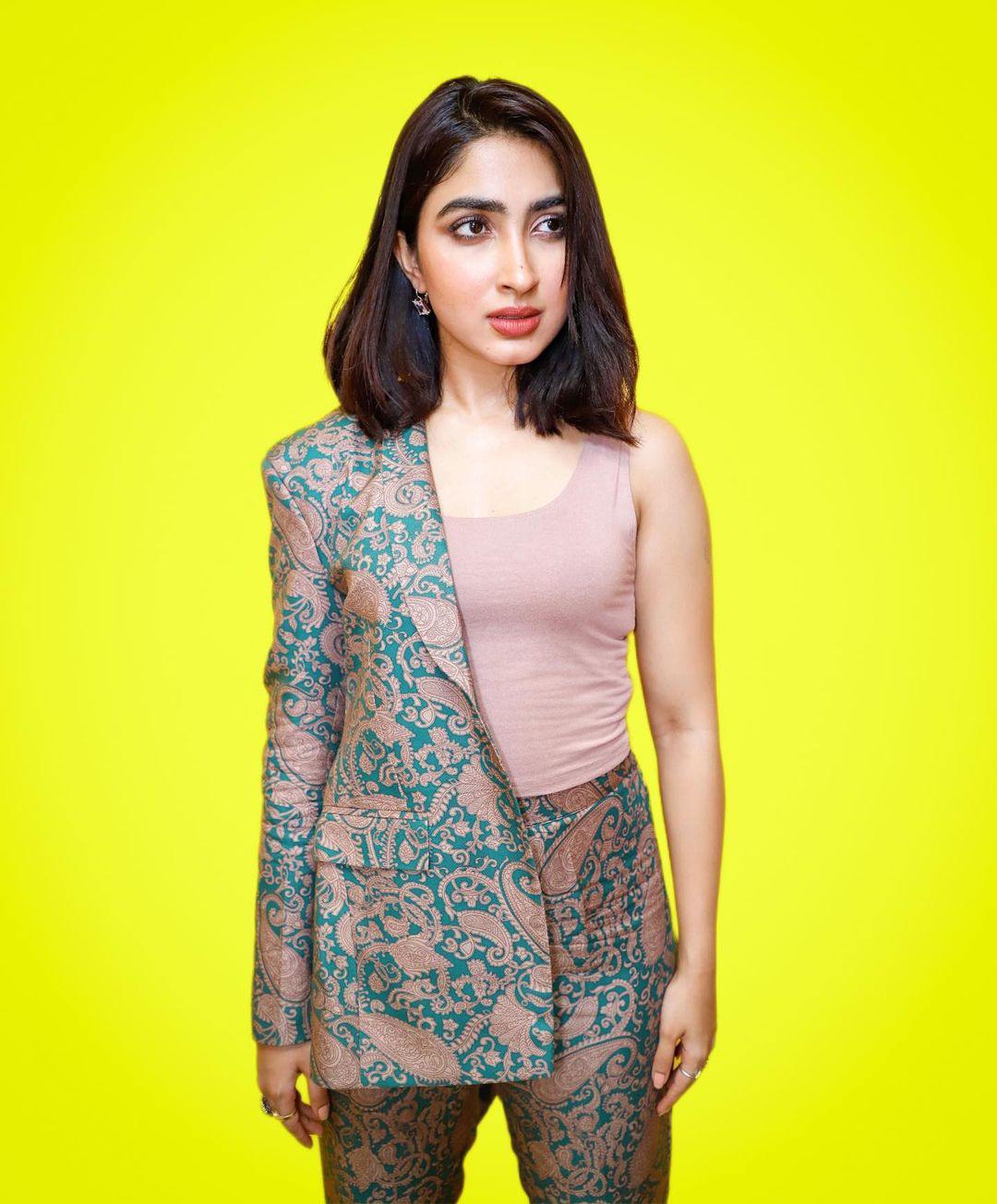 ಸಾನ್ಯ ಅಯ್ಯರ್ Photos & Images # 17305 - Filmibeat Kannada