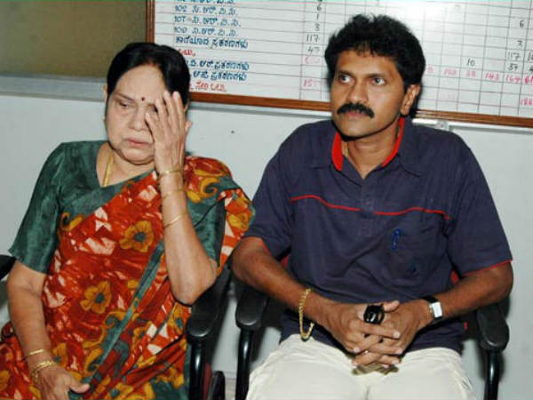 ವಿನೋದ್ ರಾಜ್ ಬಳಿ 1 ಲಕ್ಷ ಹಣ ಕದ್ದು ಪರಾರಿಯಾದ ಕಳ್ಳರು | actor vinod raj loss ...