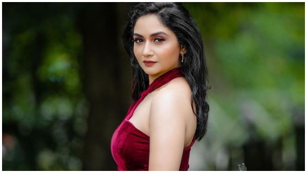 ಪ್ರೀತಿಯ ಬಗ್ಗೆ ಗುಟ್ಟು ಬಿಚ್ಚಿಟ್ಟ ನಟಿ ರಜಿನಿ | Amruthavarshini Serial Fame ...